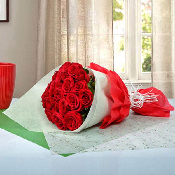 Send 30 Red Roses Bouquet Online - FNPUAEVLF40VL19 | Giftalove