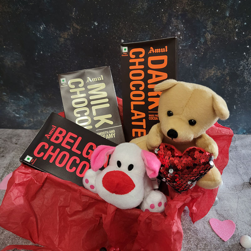 Send Amul Chocolates with Two Plushies Valentine Gift to USA Online ...