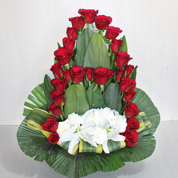 Send Red N White Mixed Flower Arrangement Online - PR17043VL17 | Giftalove