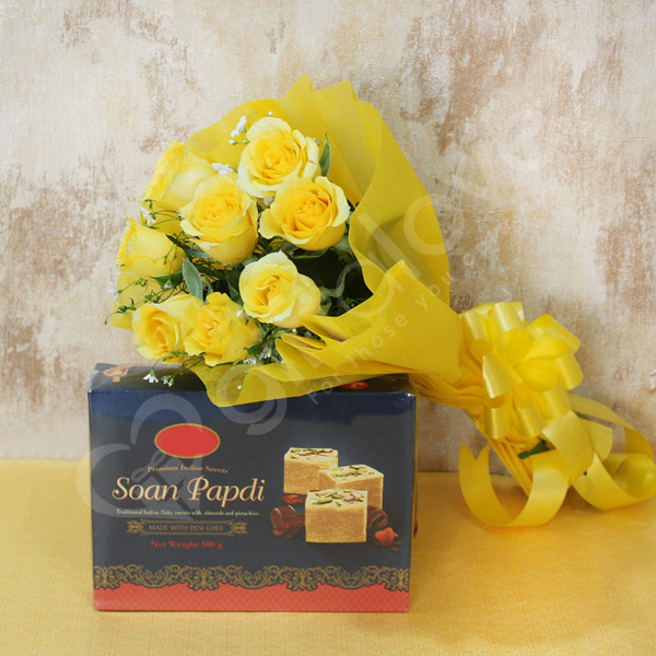 Flowers with Sweets- Bouquet of Flowers with Sweets | Giftalove.com