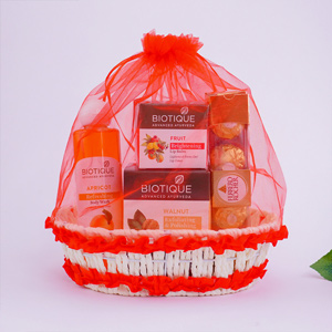 Cosmetics and Spa Hampers Online | GiftaLove